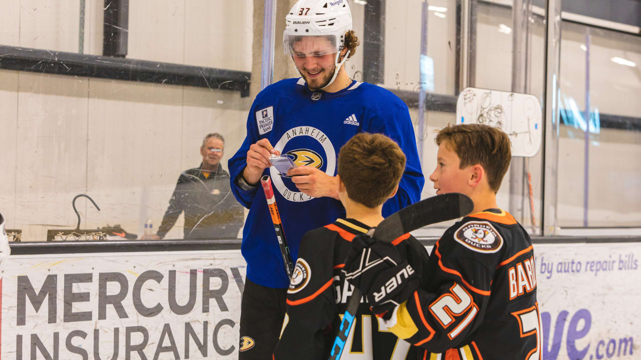 21st Duck Ethan Baroldi Meets the Team | Anaheim Ducks