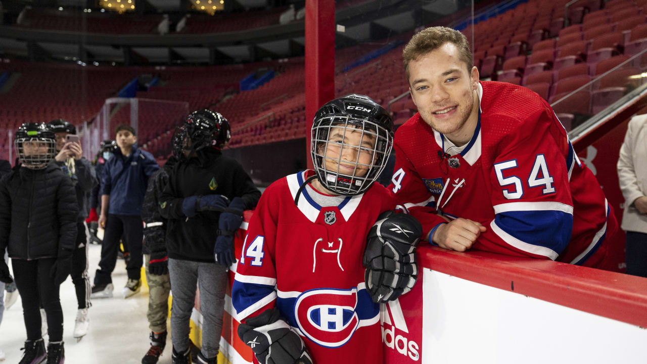 Jordan Harris nommé candidat au trophée King-Clancy | Canadiens de Montréal