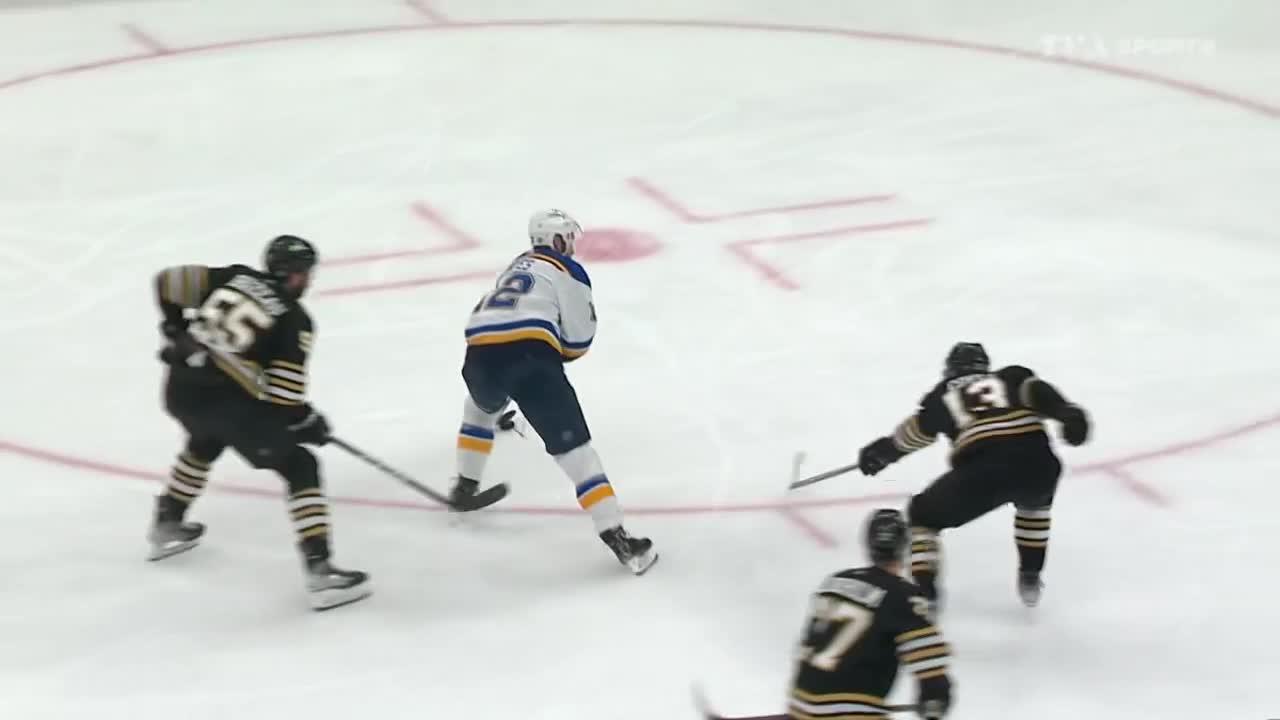 Saad profite de l'effort de Hayes | LNH.com