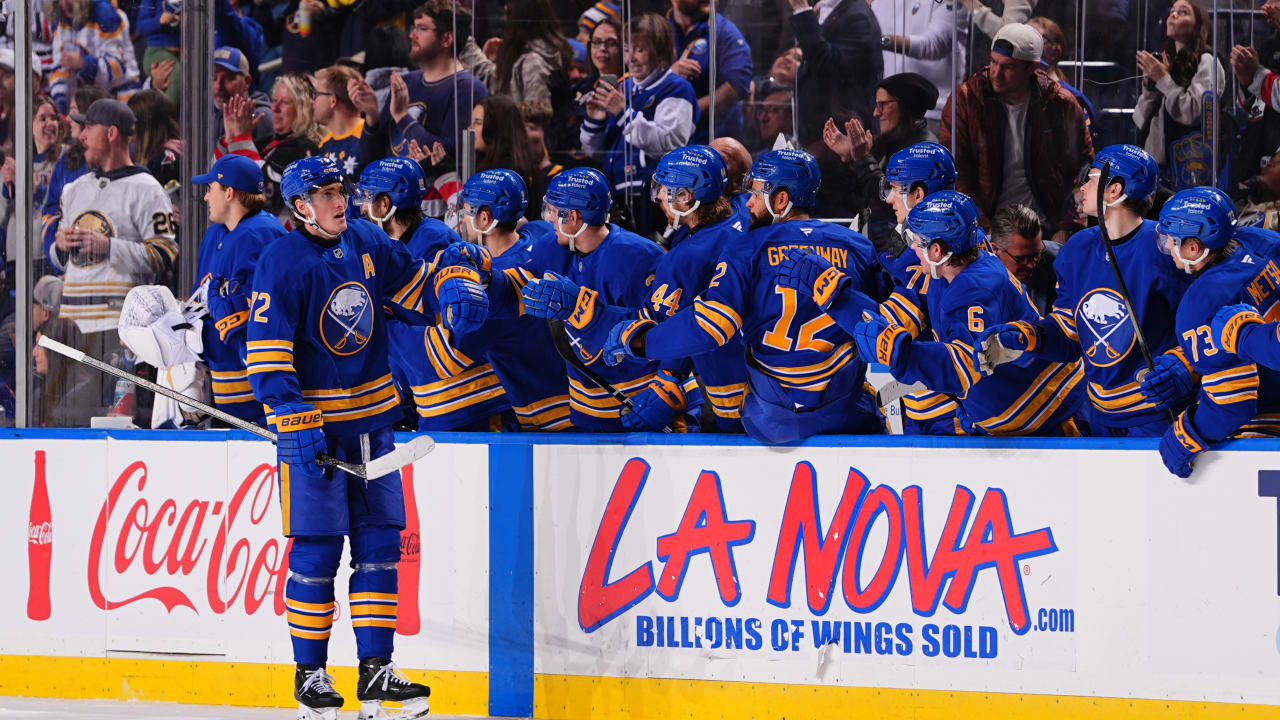 Thompson nets a backhand shot | NHL.com