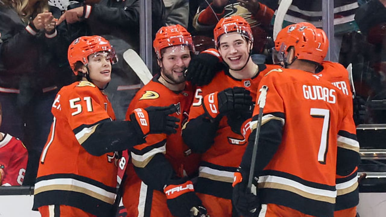 Sennecke Scores a Beauty to Make it 3-0 | Anaheim Ducks