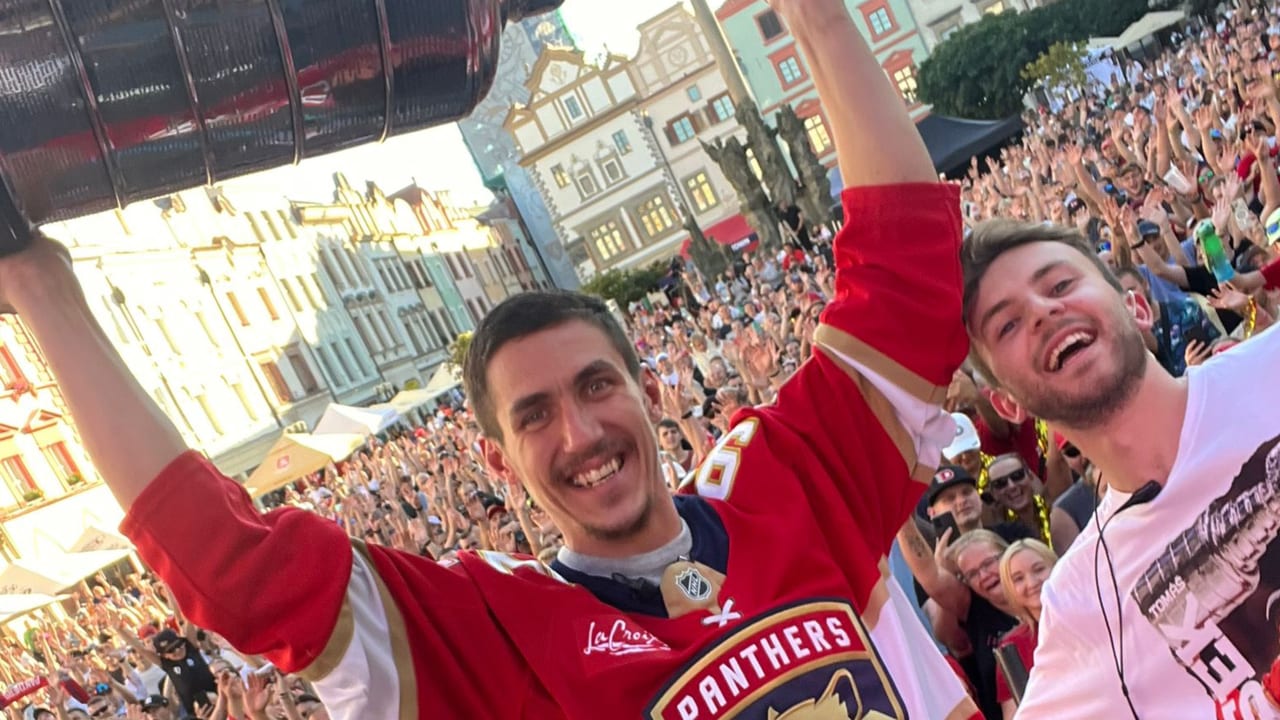 Nosek snídal z poháru vajíčka, pak ho ukázal Pardubicím | NHL.com/cs