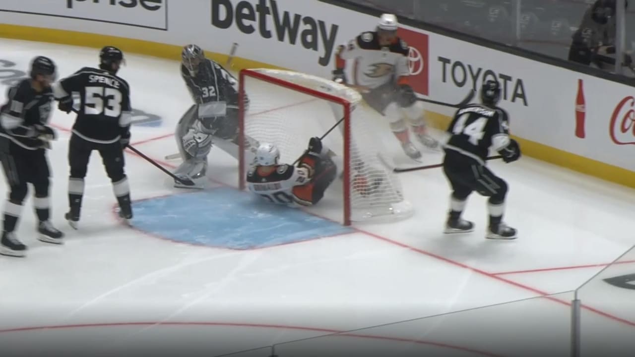 Grimaldi Opens the Scoring in LA | Anaheim Ducks