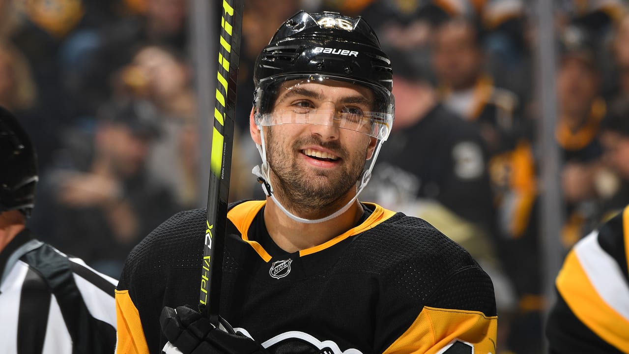 Aston-Reese talks new puppy, quarantining with Rust and more ...