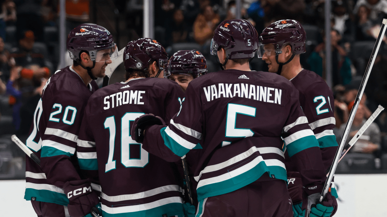 Strome Plays Pinball for Tying Goal | Anaheim Ducks