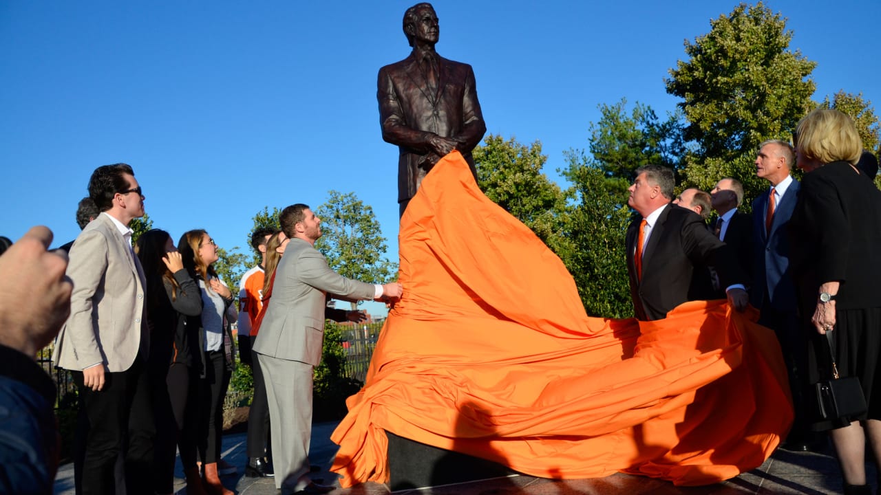 Flyers unveil statue of late owner Snider | NHL.com