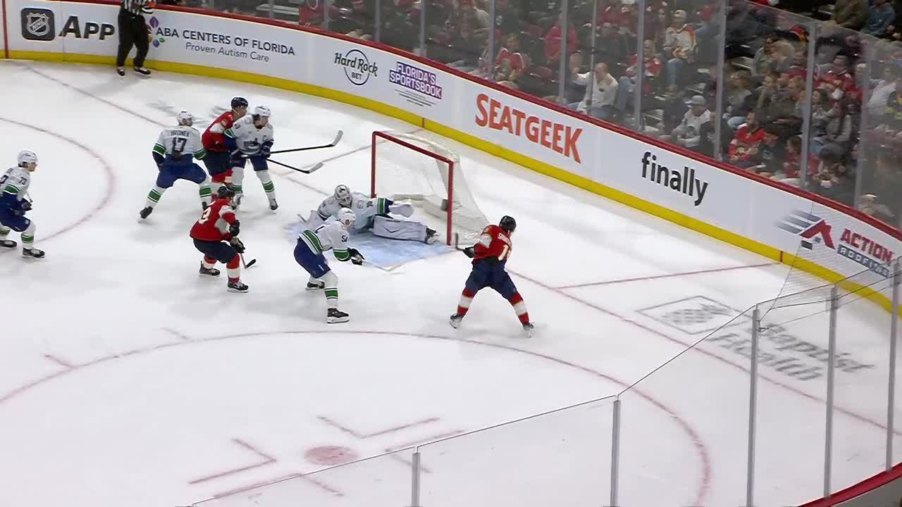 Quel arrêt de Patera!! | LNH.com