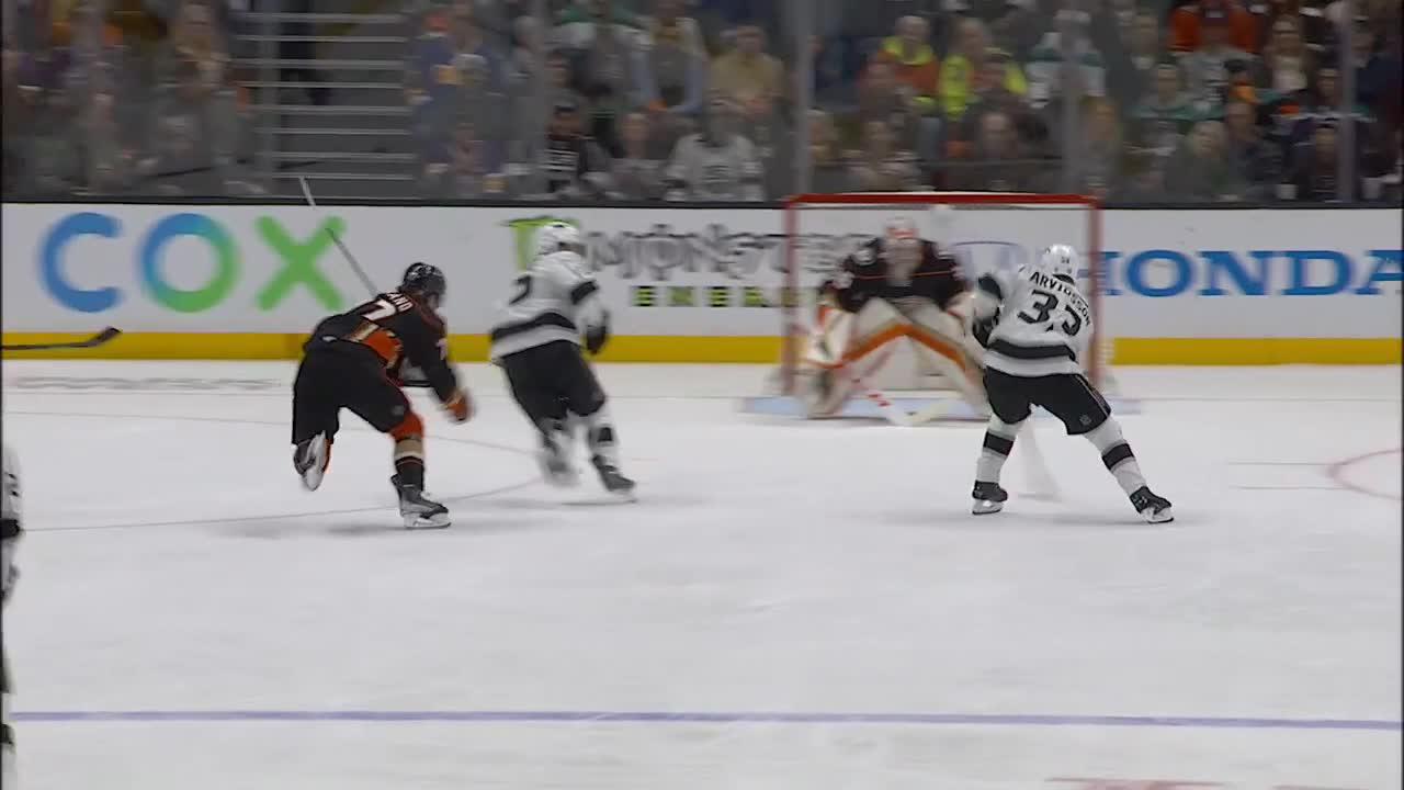Moore finishes off passing play | Los Angeles Kings