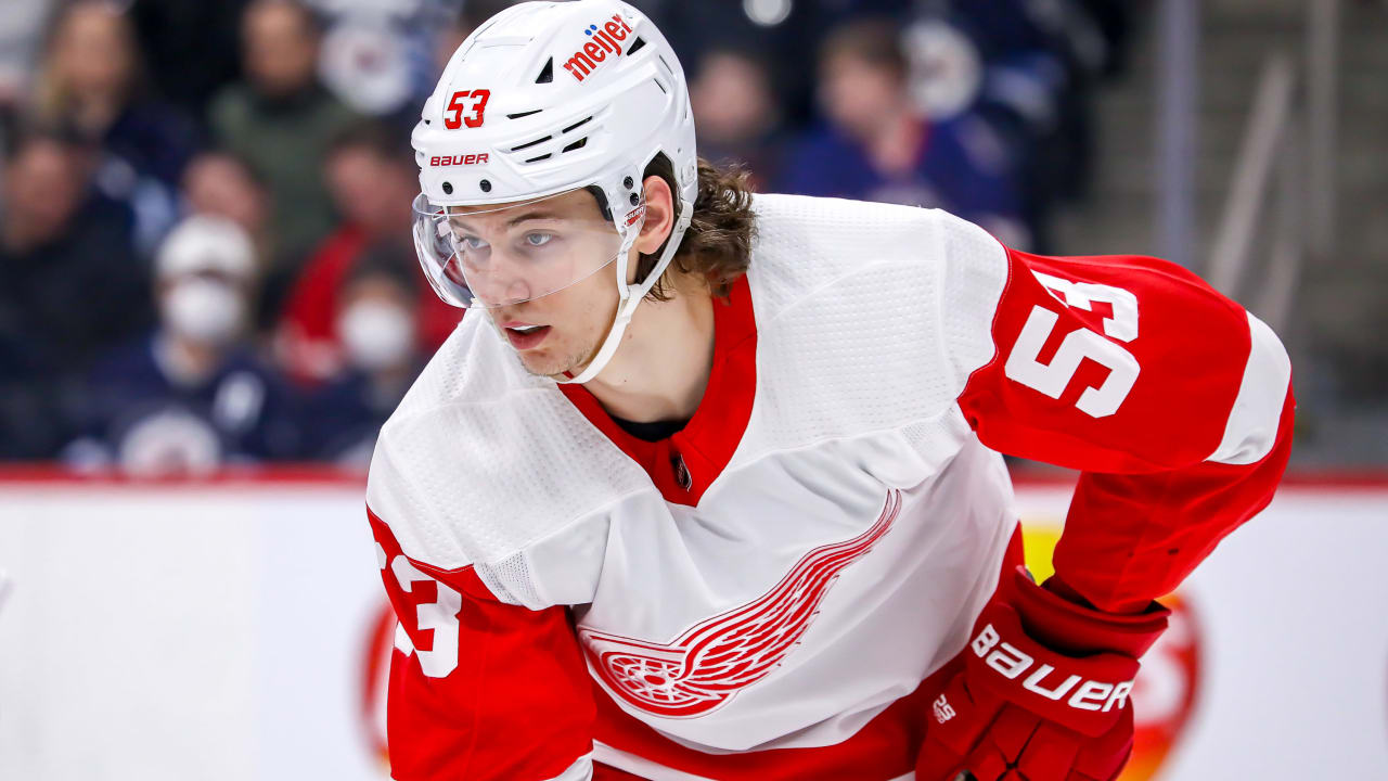 Course aux trophées : Moritz Seider le favori pour le Calder | LNH.com