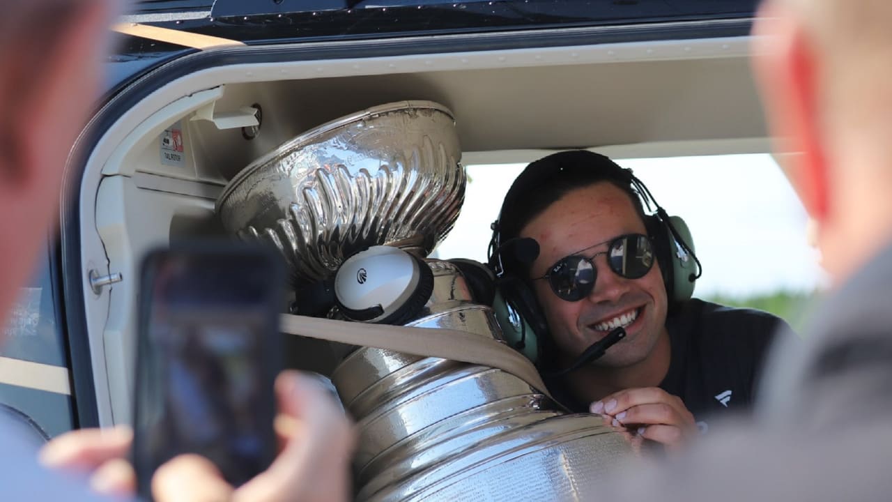 Newhook's packed day with Stanley Cup includes helicopter ride | NHL.com