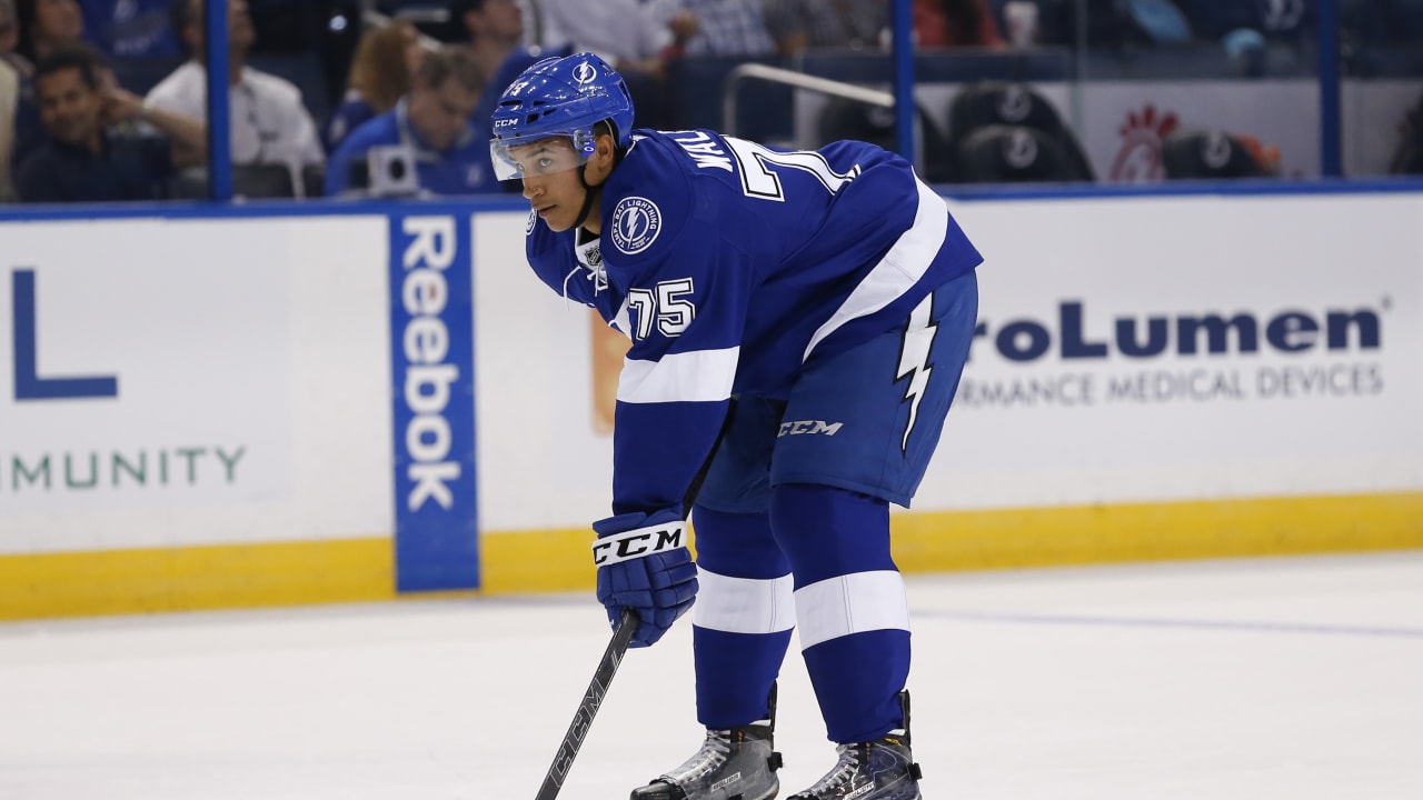 Un premier match dans la LNH pour Daniel Walcott | LNH.com