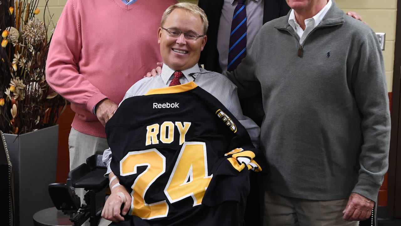 Travis Roy s'éteint à 45 ans, après avoir été paralysé en 1995 | LNH.com