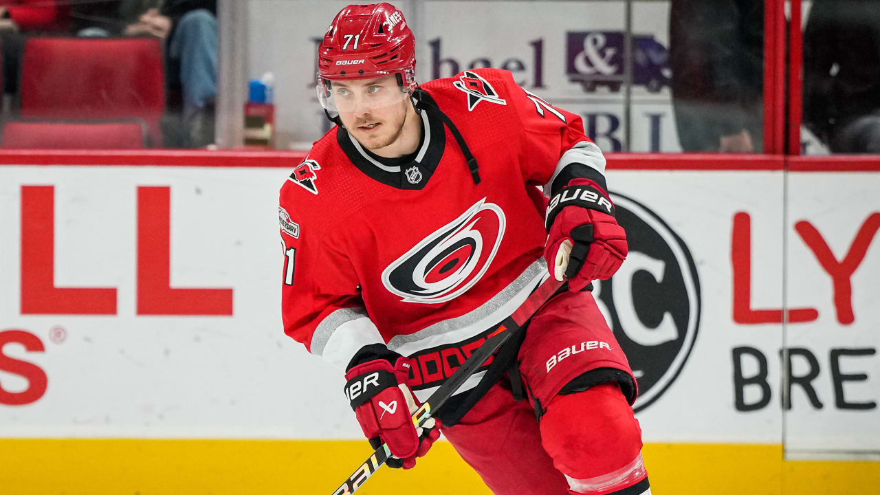 Nytt tvåårskontrakt för Jesper Fast | NHL.com/sv