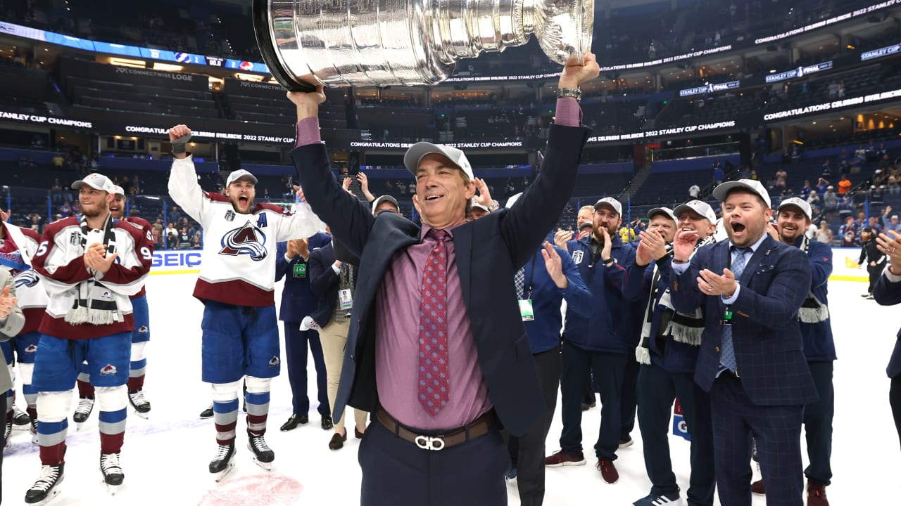Joe Sakic premiado como el Mejor Gerente General del Año | NHL.com/es