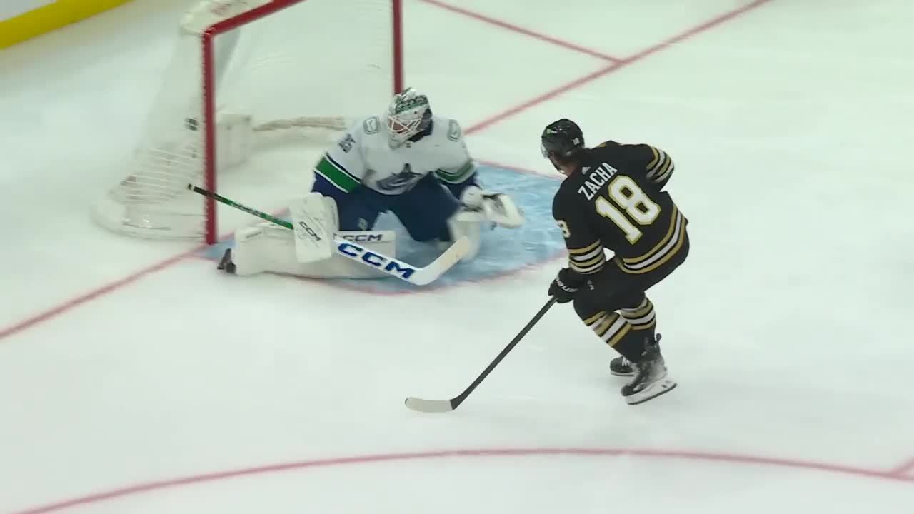 Zacha creuse l'écart en 2e | LNH.com
