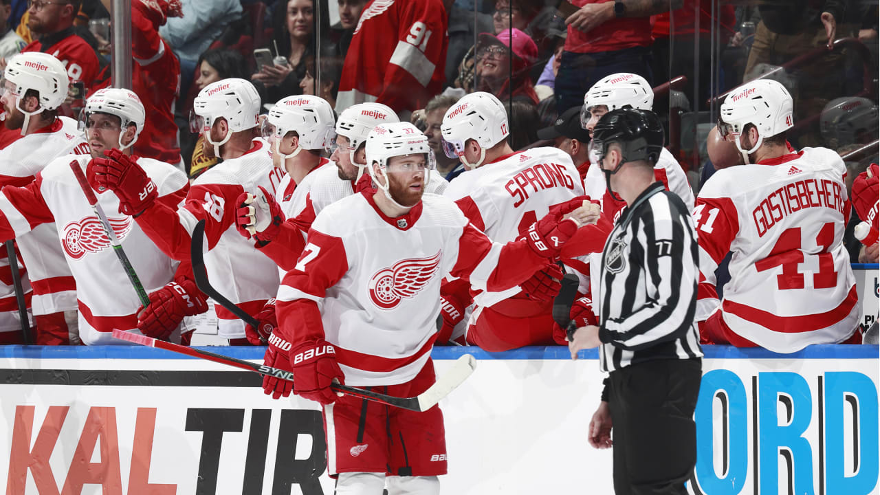 Compher buries 100th goal | NHL.com