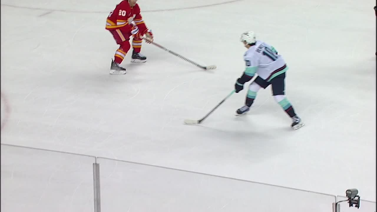 SEA@CGY: Beniers scores PPG against Dustin Wolf | Seattle Kraken