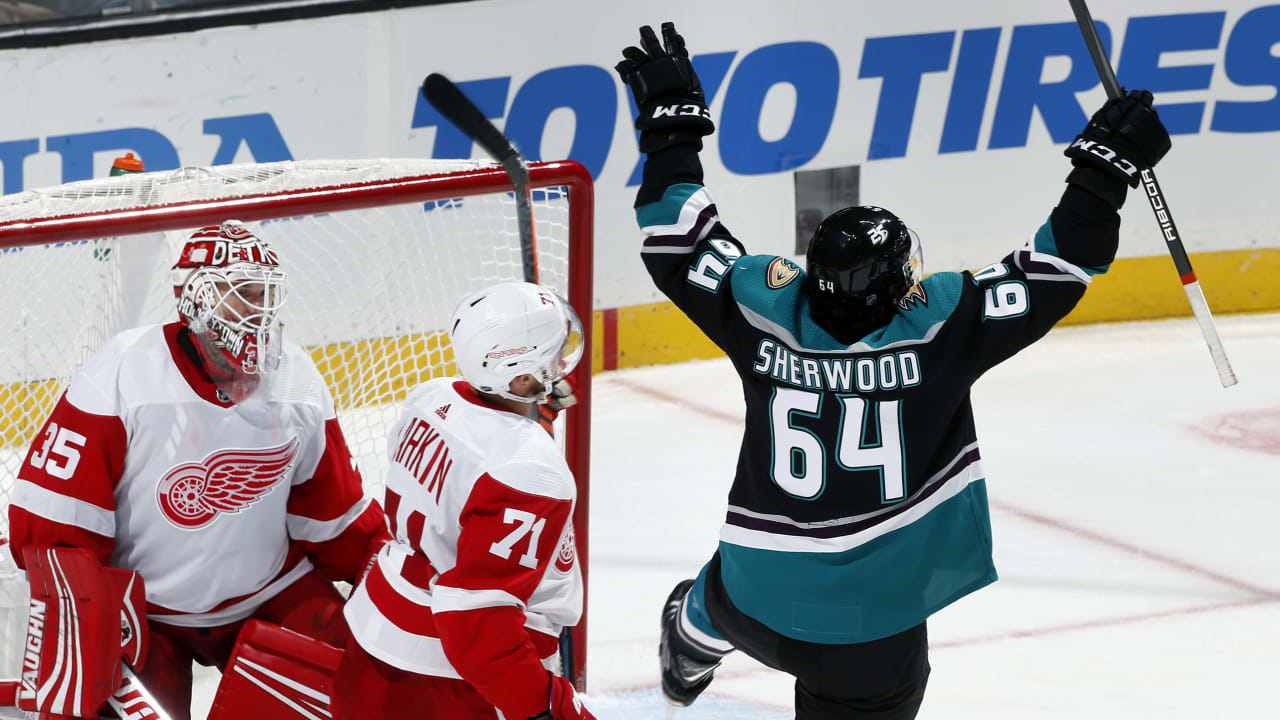 Recap: Ducks Turn Back the Clock, Turn Away Red Wings, 3-2 in a ...