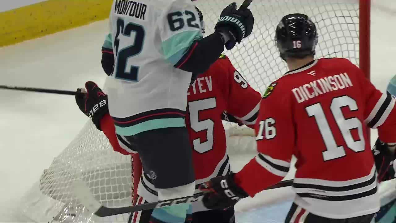 Mikheyev Converts Back Door Feed | Chicago Blackhawks