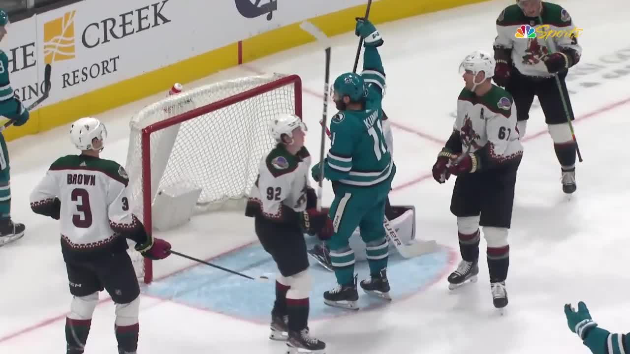 Kunin chips in a pass | NHL.com