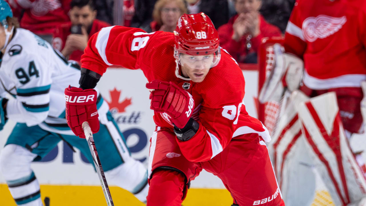 Kane looks ‘very comfortable’ in Red Wings debut after hip surgery ...