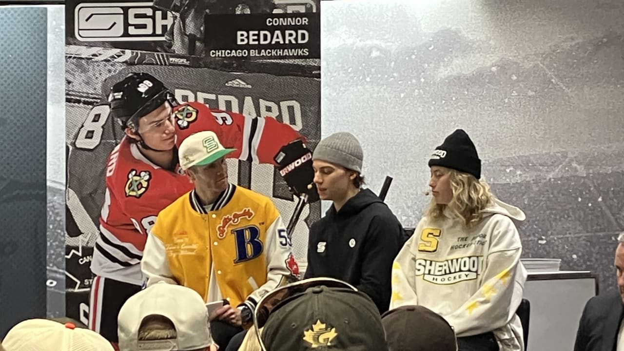 Bedard draws crowd judging puck-shooting contest at All-Star event ...