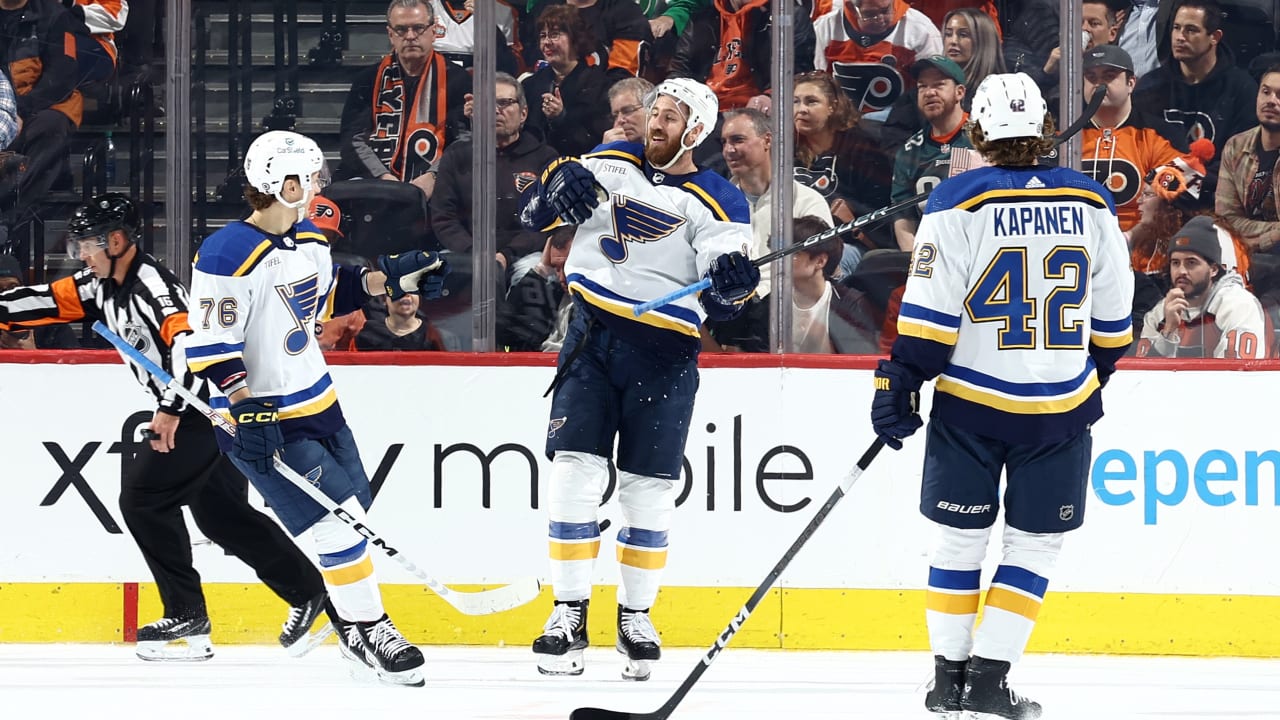 Hayes gets visit from nephews before game in hometown Boston | NHL.com