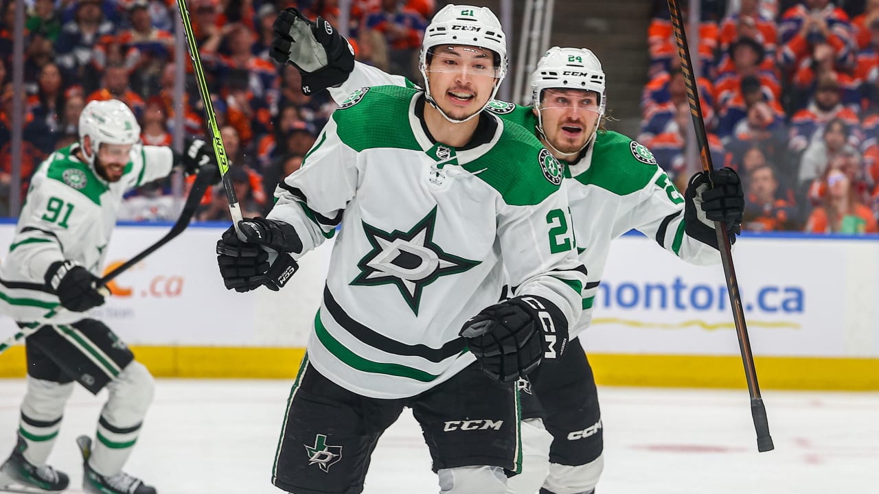 Robertson hat trick, Hintz return lift Stars to Game 3 win in West ...