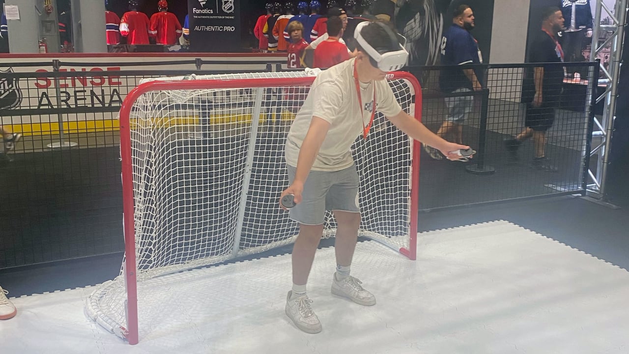 Goalie virtual reality tool highlights Fanatics Fest NYC | NHL.com