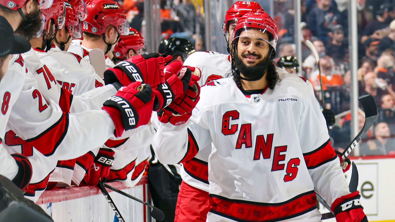 Recap: Three-Goal Third Pushes Canes Past Flyers | Carolina Hurricanes