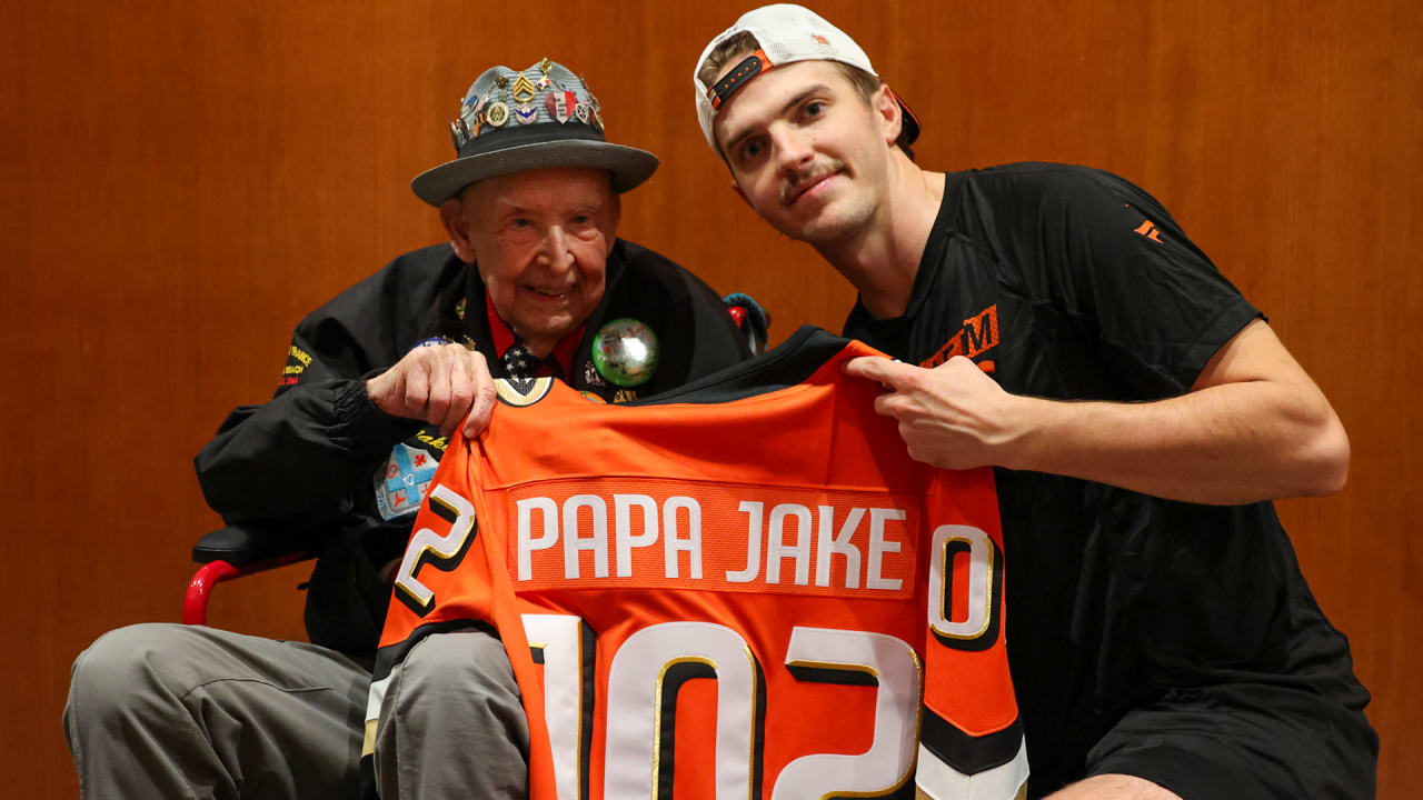 Ducks to Honor 101-Year-Old World War II Veteran 'Papa Jake' Larson ...