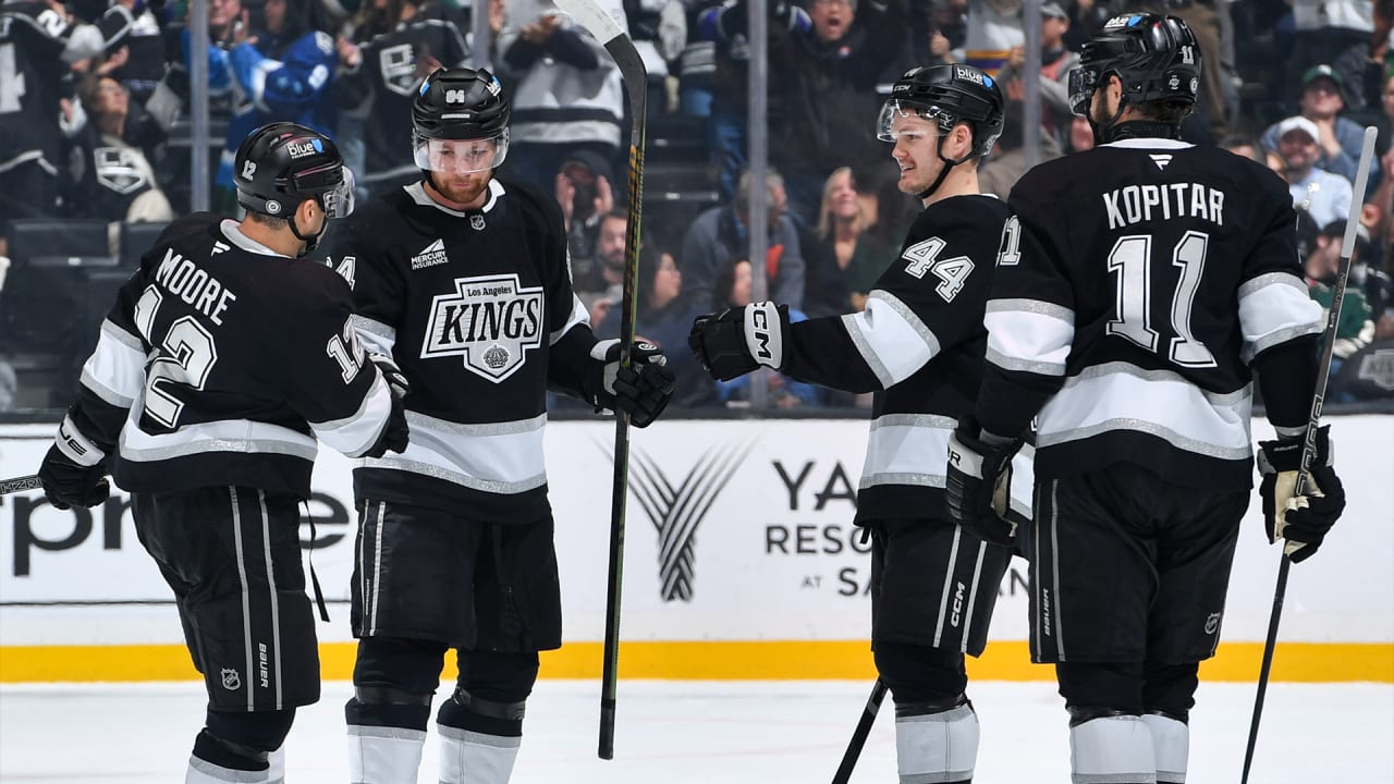 Moore adds second empty-netter | NHL.com