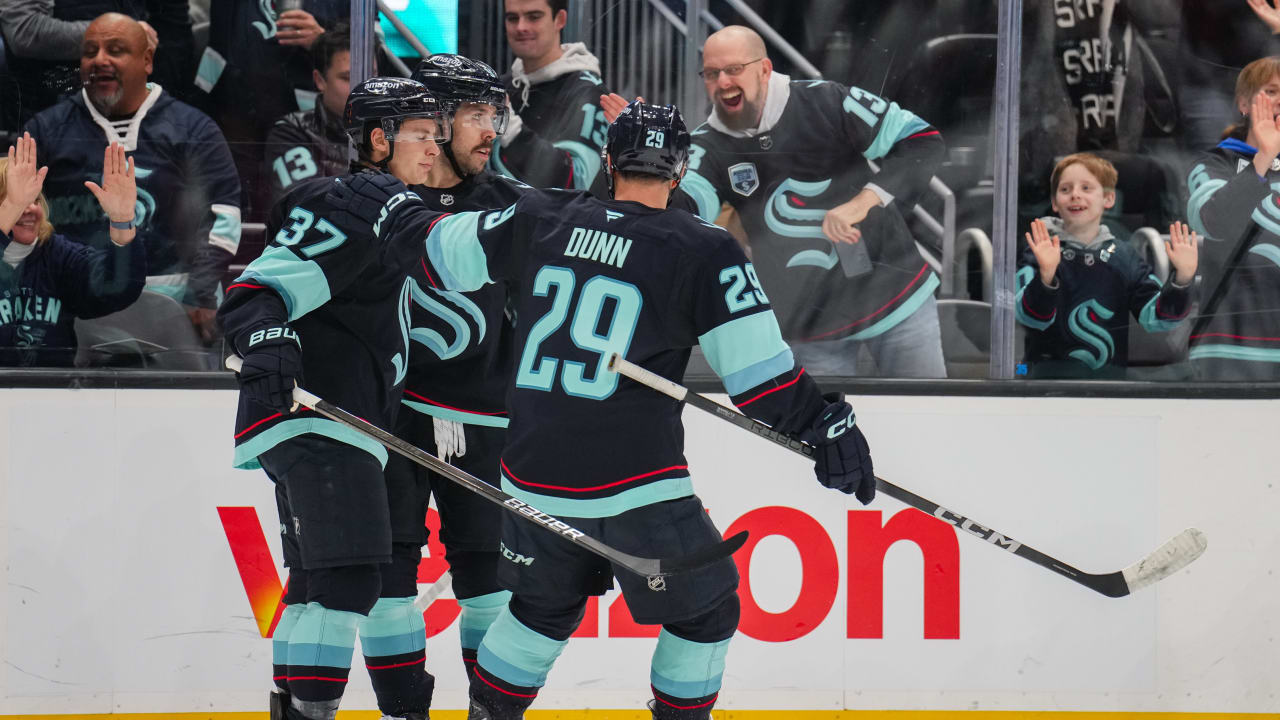 Stephenson strikes first | NHL.com