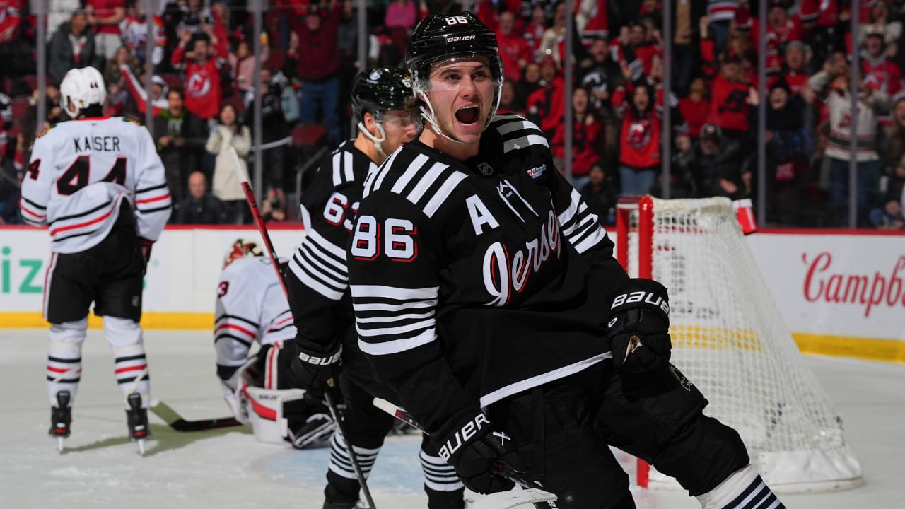 Devils score 4 in 3rd period, rally past Blackhawks | NHL.com