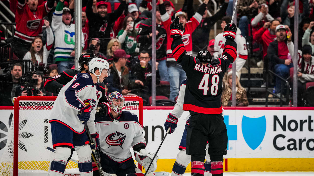 Martinook bats it in | NHL.com