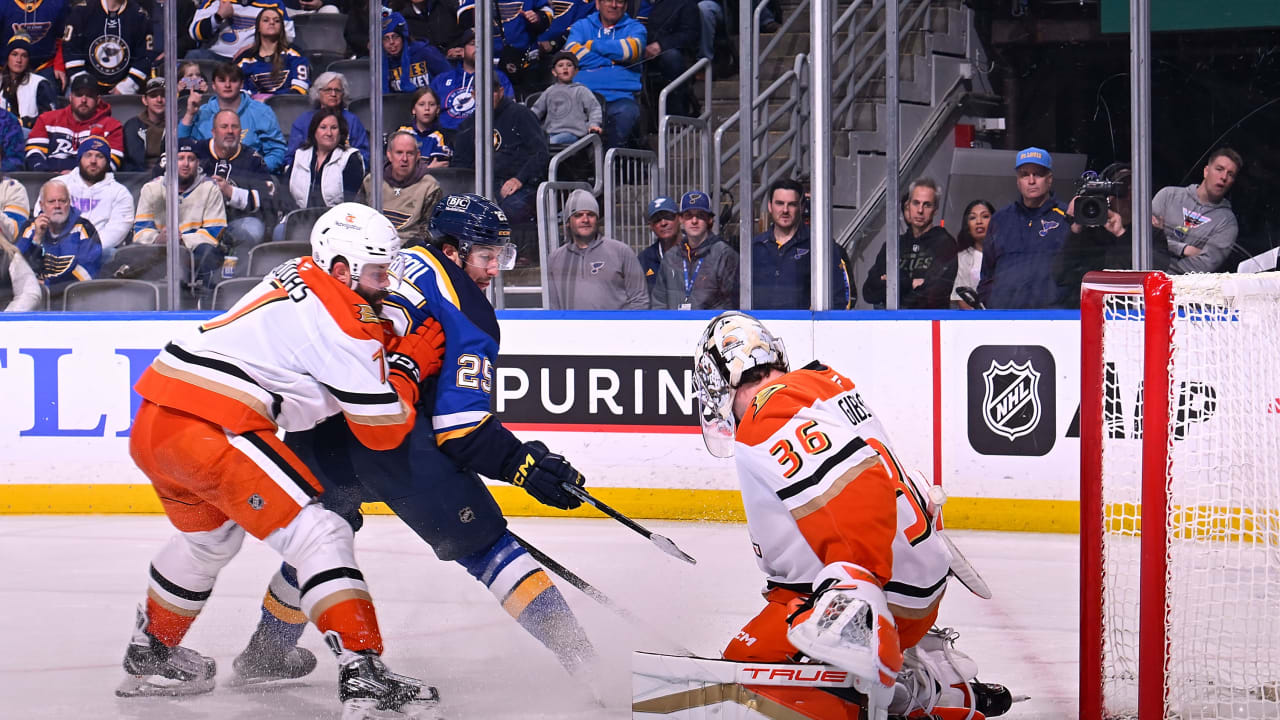 Kyrou cleans up in front | NHL.com