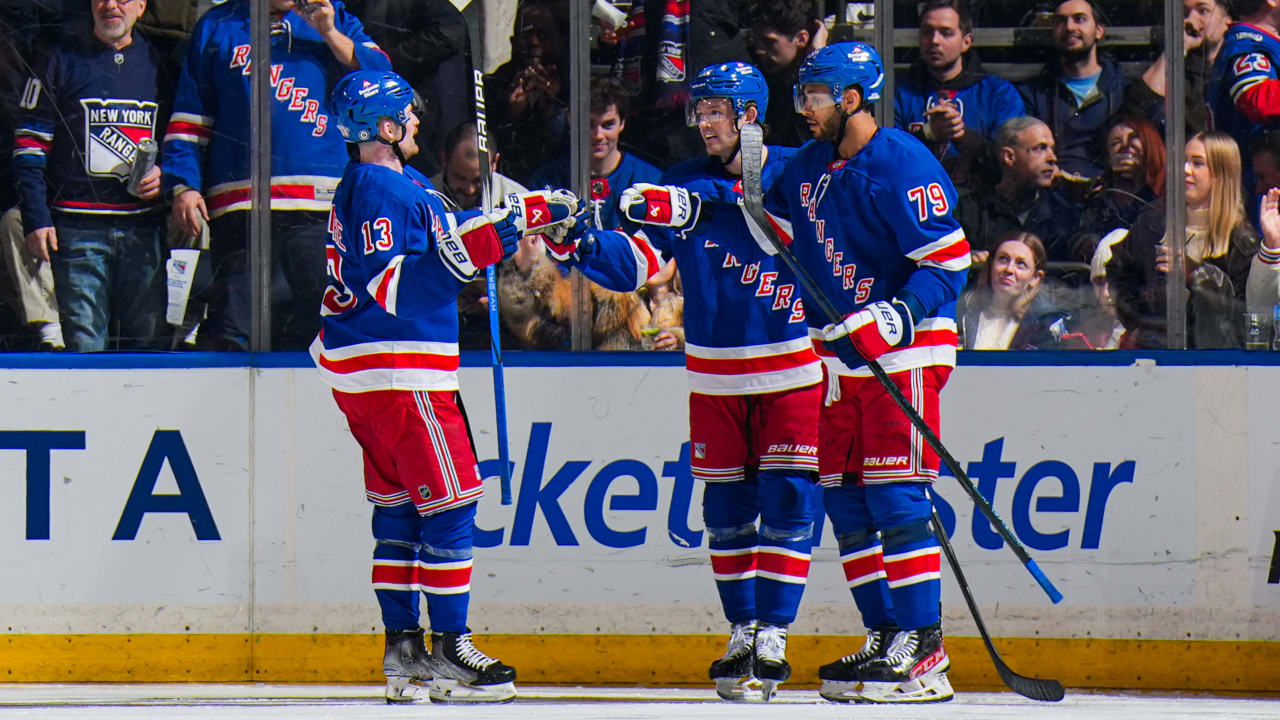 Rangers score 6 straight, top Flyers to extend point streak to 10 | NHL.com