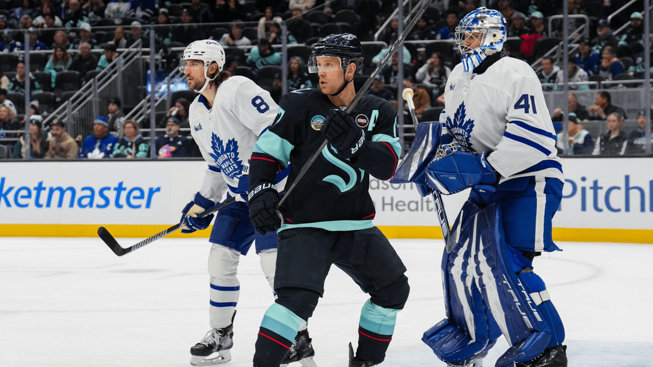 Stolarz makes 26 saves, Maple Leafs defeat Kraken to win 3rd straight ...