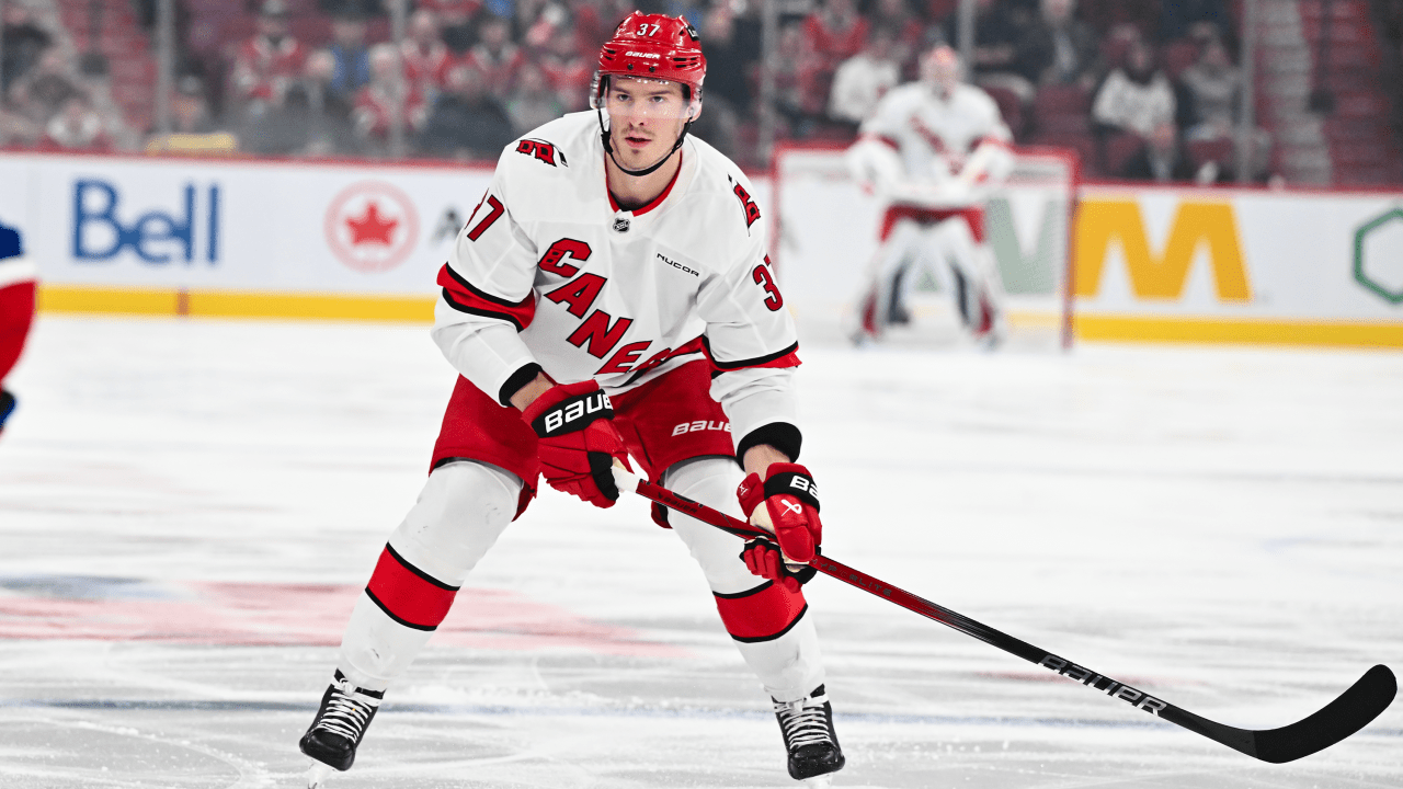 Hurricanes : Svechnikov de retour sur la glace | LNH.com