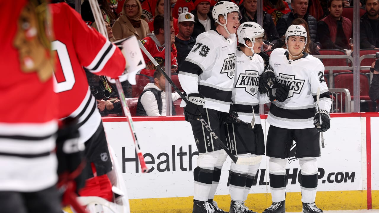 Moore, Turcotte score, Kings hold off Blackhawks | NHL.com