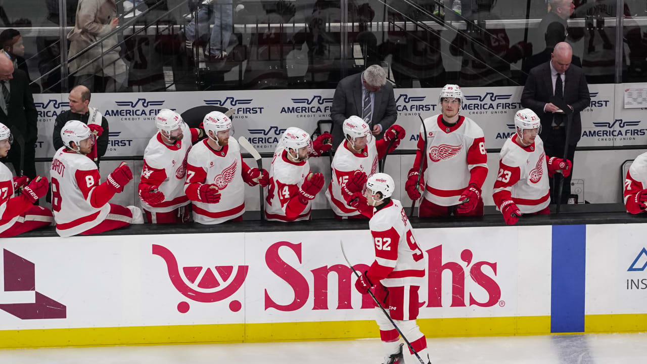 Kasper grabs the lead | NHL.com