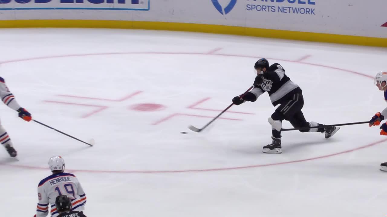 Kuzmenkov gól a Kempeho méta | NHL.com/sk