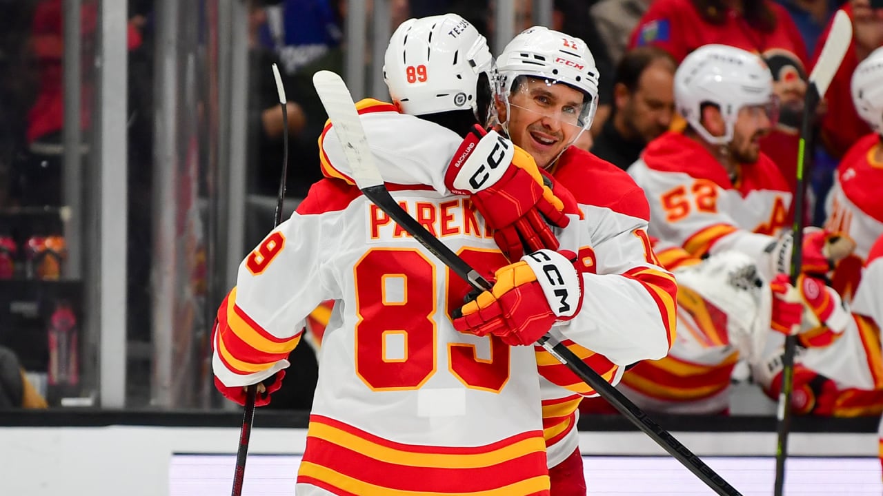 Parekh buries it home in debut | NHL.com