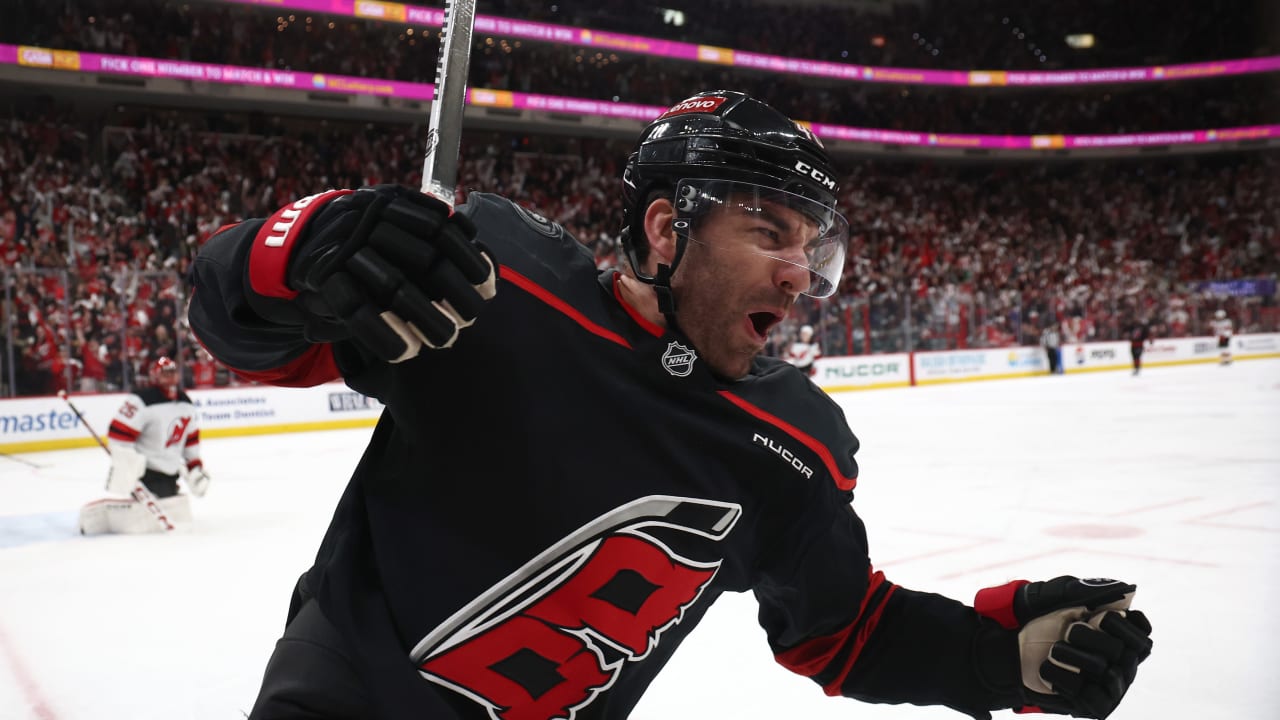 Martinook takes lead with SHG | NHL.com