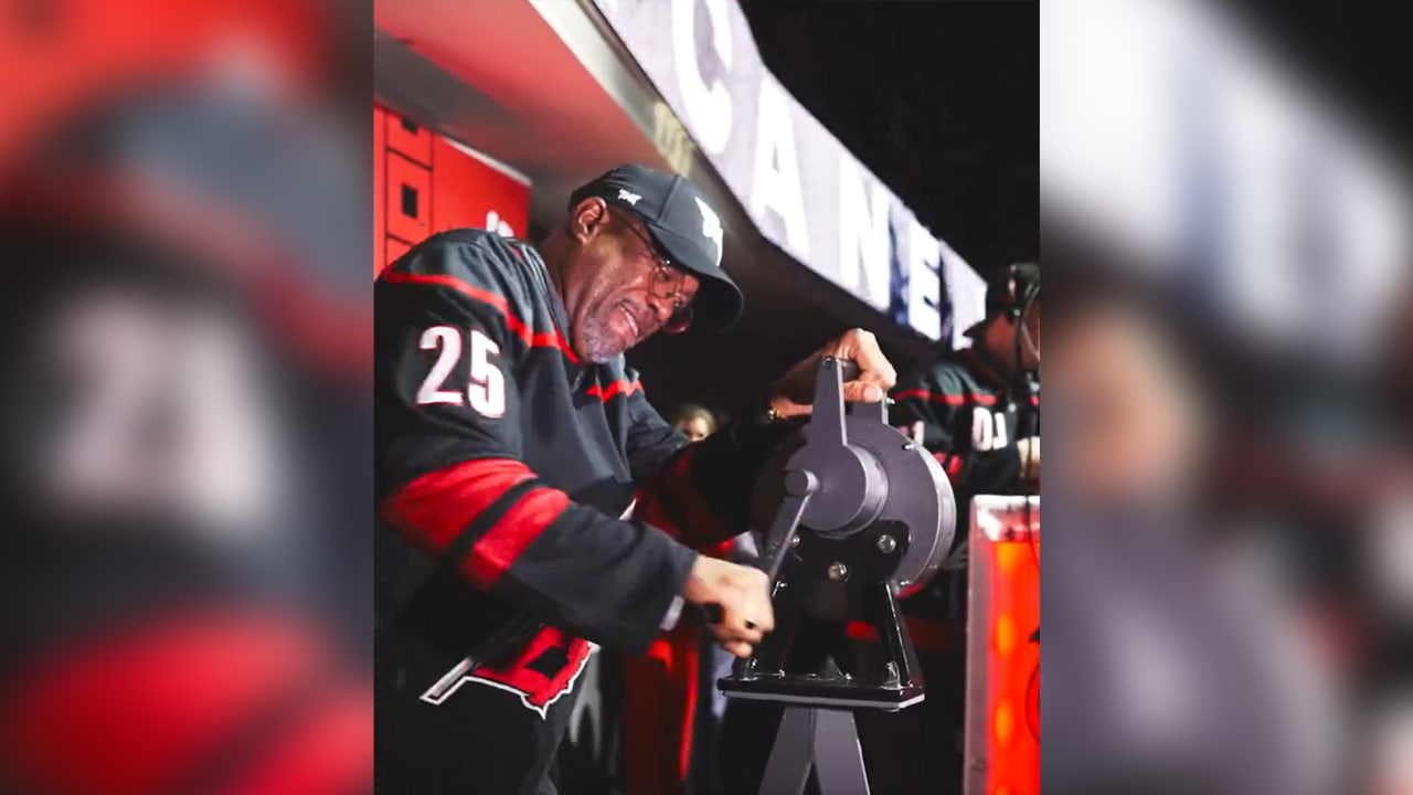 Darius Rucker sounds Hurricanes siren before Game 5 of Eastern ...