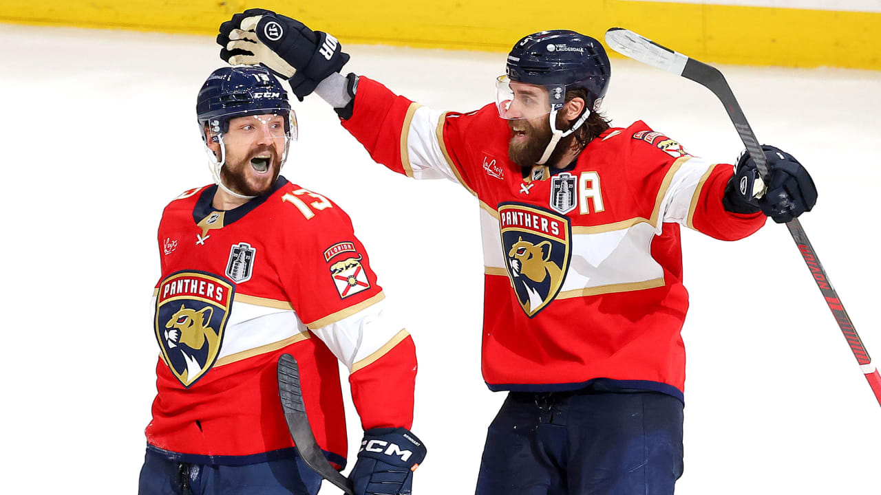 Un quadruplé historique pour Reinhart! | LNH.com