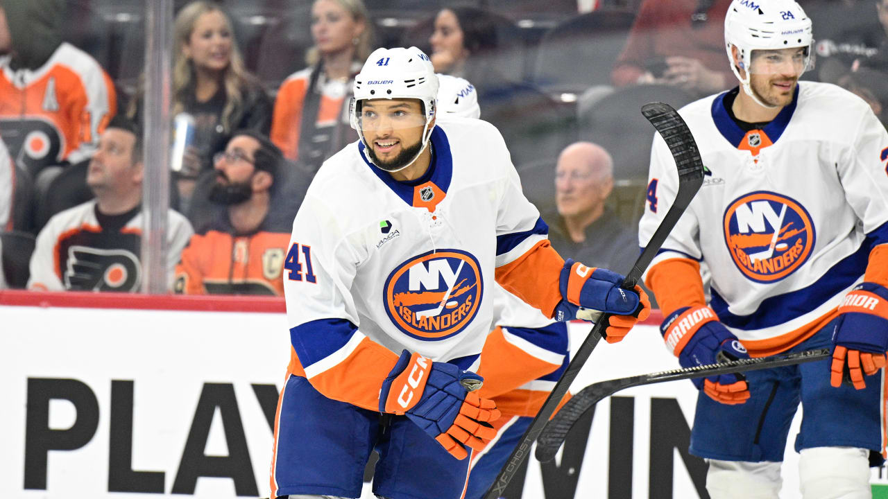 Warren fulfills lifelong dream, makes NHL debut for hometown Islanders ...