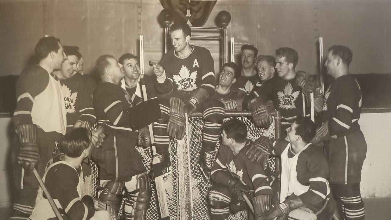 Kennedy's pep talk to Maple Leafs from atop goal net captured in famous ...