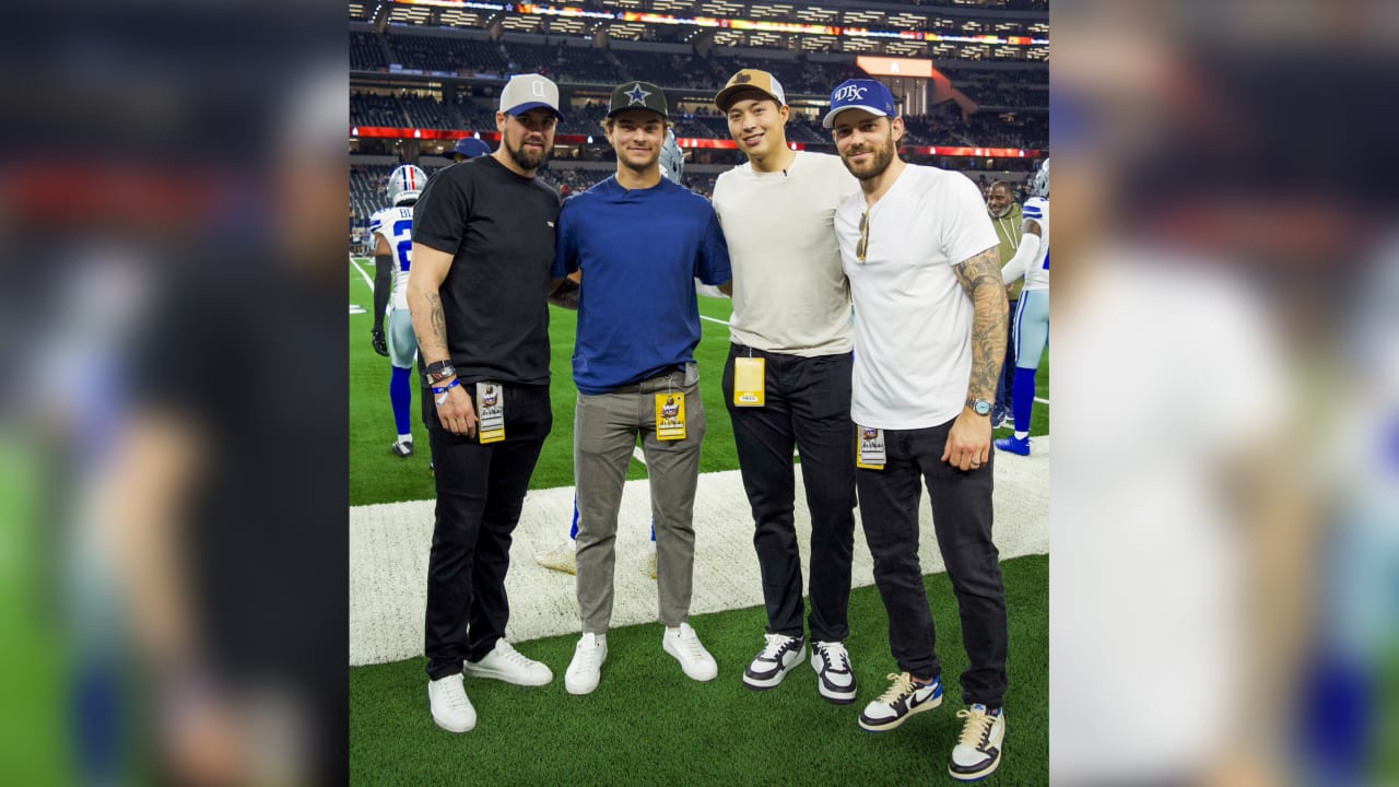 Stars players attend ‘Monday Night Football’ for 2027 Stadium Series ...