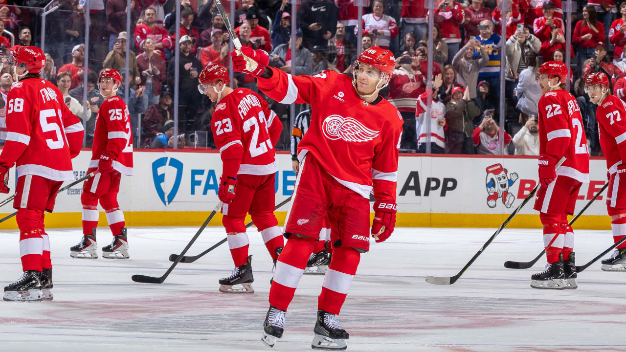 Kane reaches 500 NHL goals in Red Wings win against Canucks | NHL.com